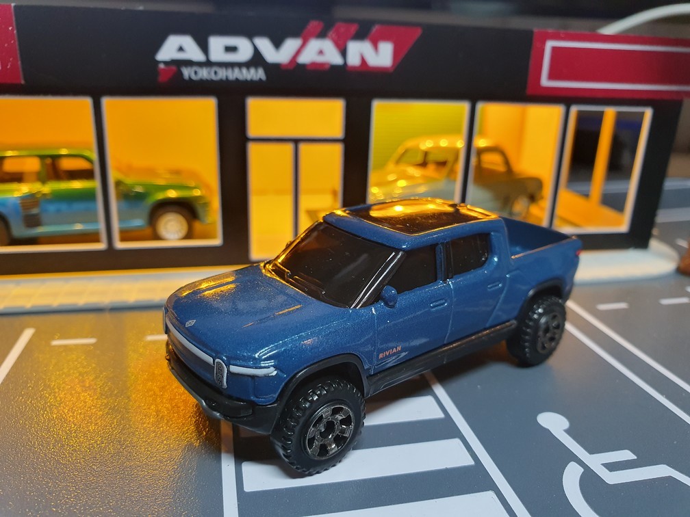 RIVIAN R1T 2021 - 1/64 MATCHBOX POWER GRAB 2023 (70 years) n°38/100 ...