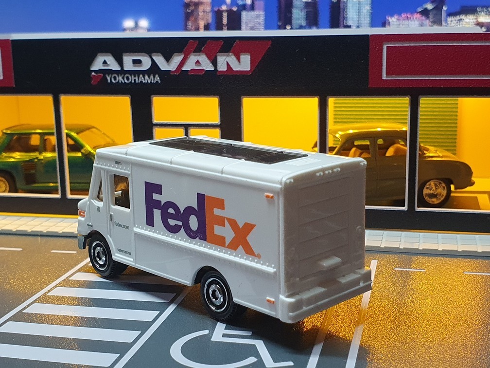 EXPRESS DELIVERY "FedEx" - 1/64 MATCHBOX BLISTER 2023 (70 years) n°56/ ...