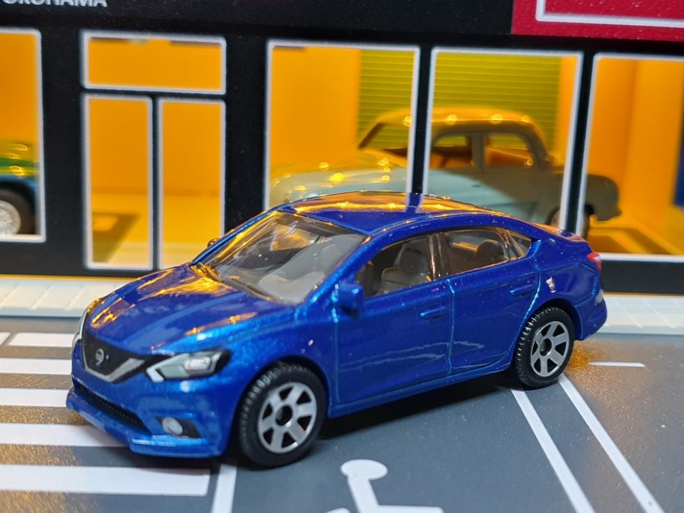 NISSAN SENTRA 2016 - 1/64 MATCHBOX POWER GRAB 2023 (70 years) N° 70/100 ...